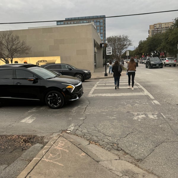 Apple Knox Street - 3101 Knox Street