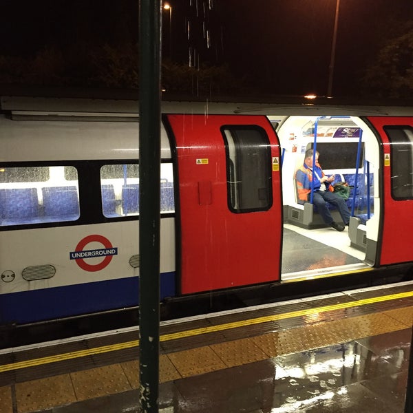 Photos at High Barnet London Underground Station - 5 tips