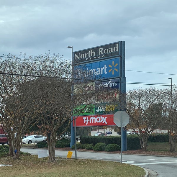 Walmart Supercenter - 2795 North Rd