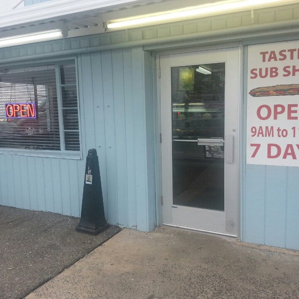 Tastee Sub Shop - 267 Plainfield Ave
