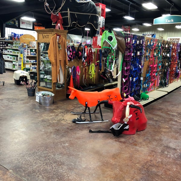 Robinson's Family Feed - Hardware Store in Amarillo