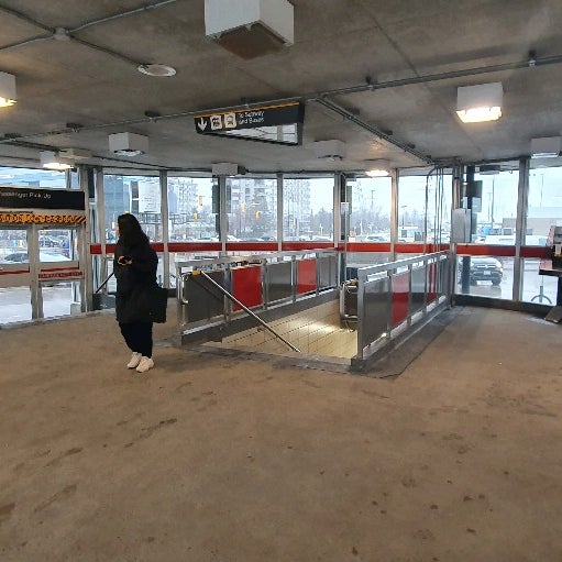 Finch Station Passenger Pick-Up - Parking in Willowdale