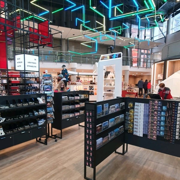 CN Tower Gift Shop - Entertainment District - 0 tips