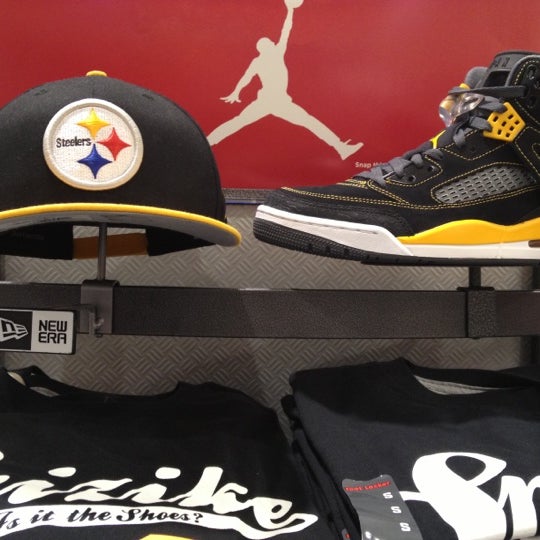 House of Hoops by Foot Locker - Shoe Store in Arlington