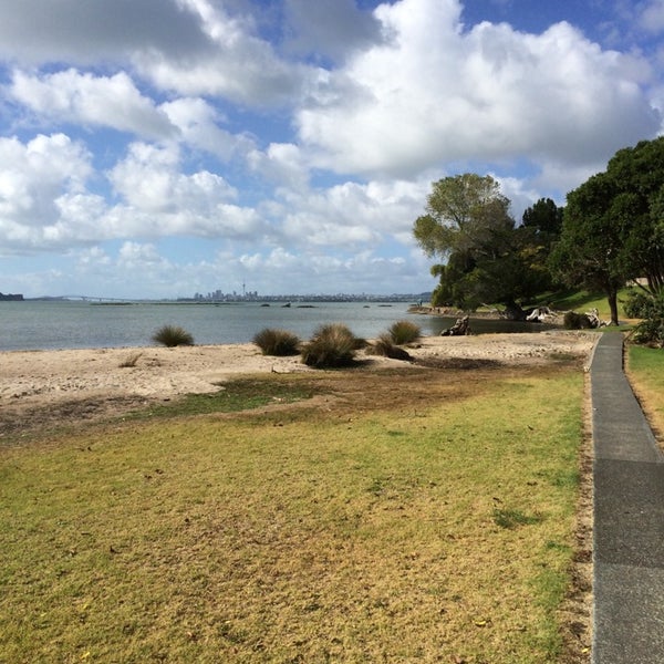 Kelvin Strand Beach - Te Atatu Peninsula - 5 visitors