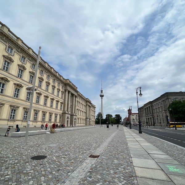 Schloßplatz - Plaza in Museumsinsel
