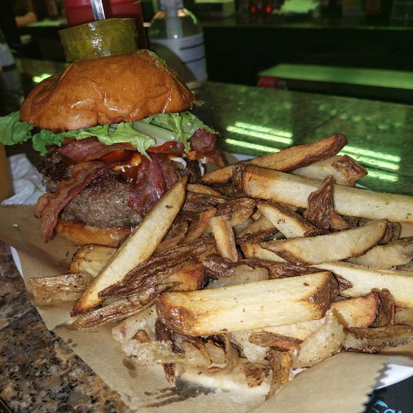 Xavier's - Lounge in Chicago