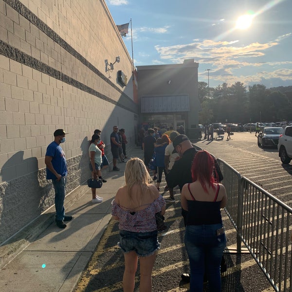 Walmart - 910 Wolcott St