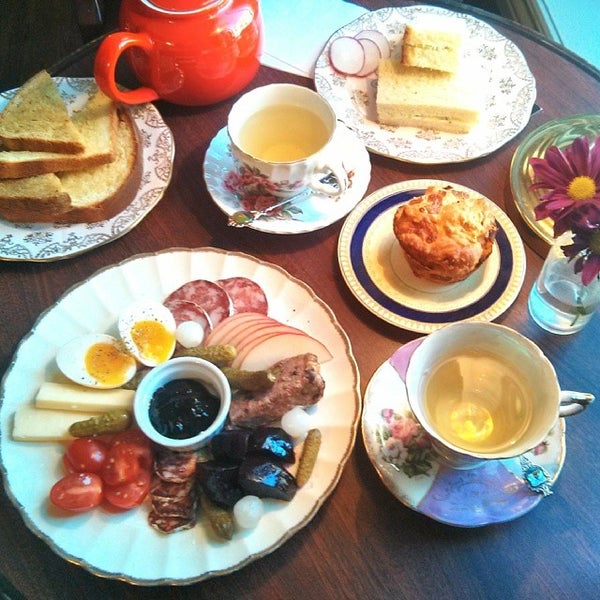 Photos at Salon de thé Cardinal / Cardinal Tea Room - Mile-End ...
