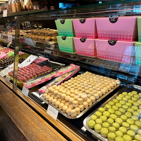 Photos at Sprüngli - Lindenhof - Zürich, Zürich