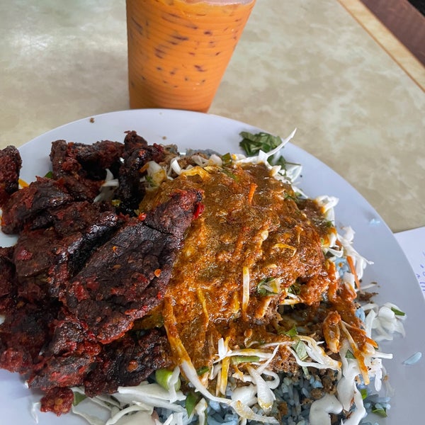 Kak Su Nasi Kerabu dan Nasi Berlauk - 3 tips from 402 visitors