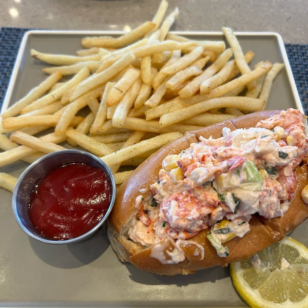 Shooters Waterfront - 90 tips from 3662 visitors