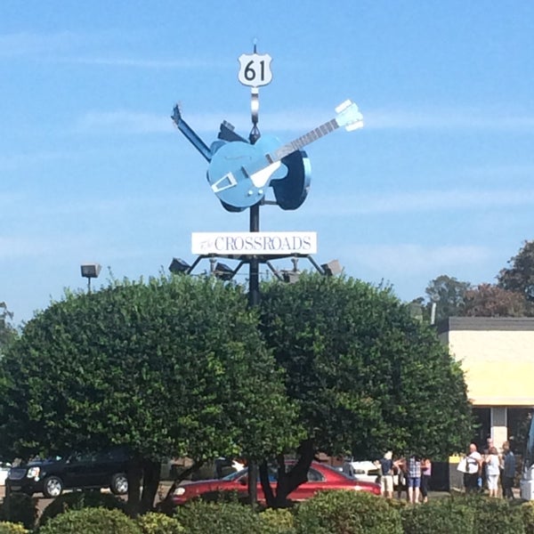 The Crossroads (Hwy 61 & 49) - Intersection in Clarksdale