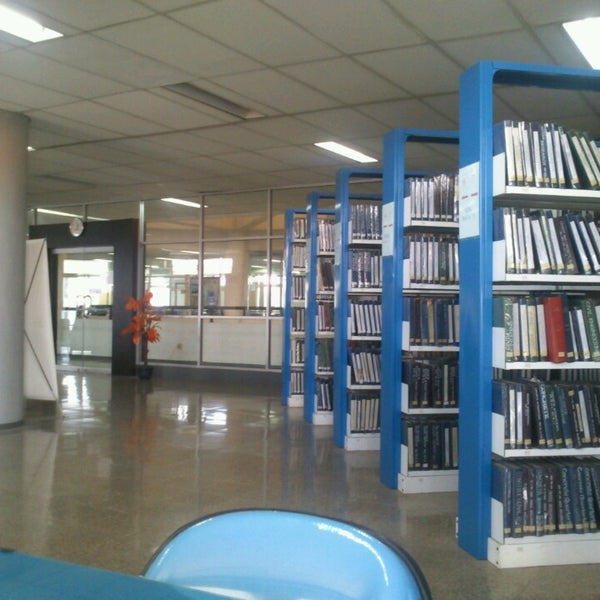 Perpustakaan Pusat ITS - Jalan Raya ITS