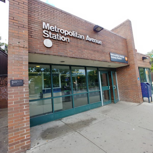 MTA Subway - Middle Village/Metropolitan Ave (M) - Middle Village, NY