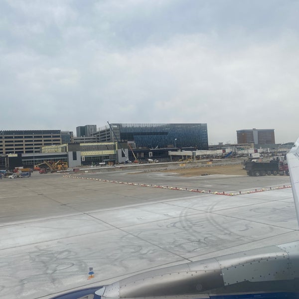 Gate G14 - Airport Gate in Minneapolis