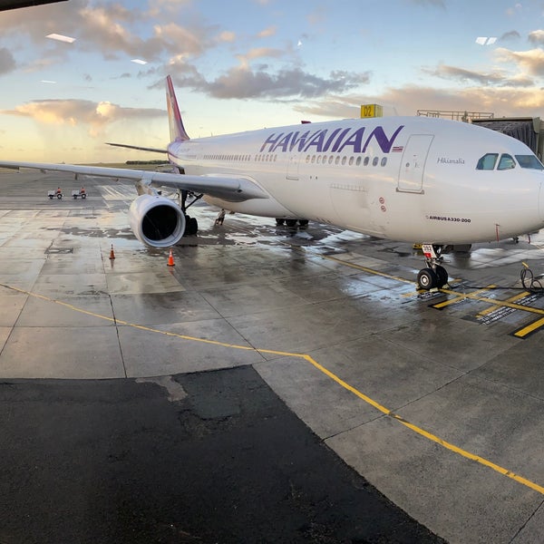 Gate D2 - Airport Gate in Honolulu