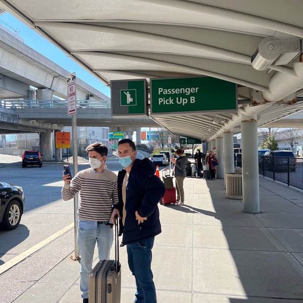 Passenger Pick-up B - Terminal 7