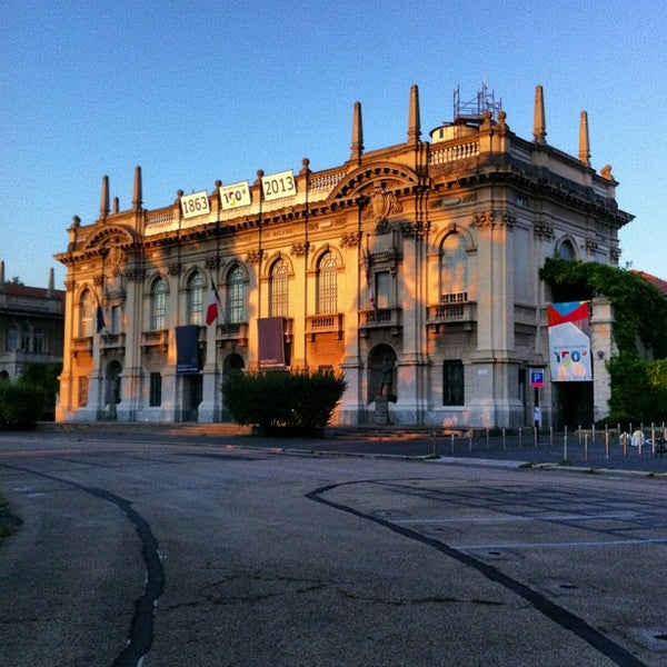 Piazza Leonardo da Vinci - Plaza in Milano