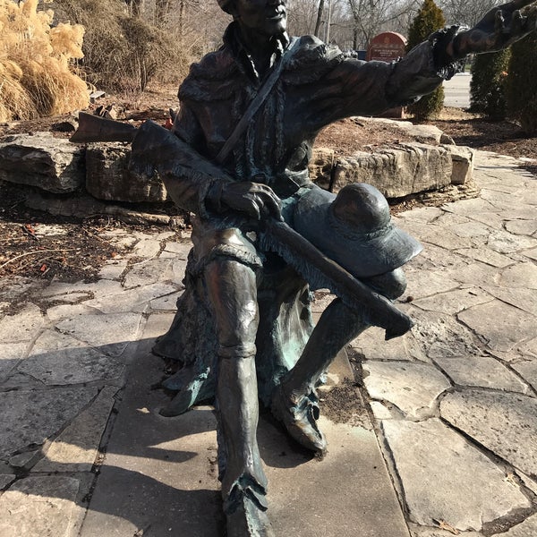 Daniel Boone Statue - Saint Charles - 3 tips