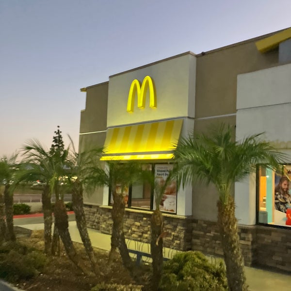 McDonald's - Fast Food Restaurant in Riverside