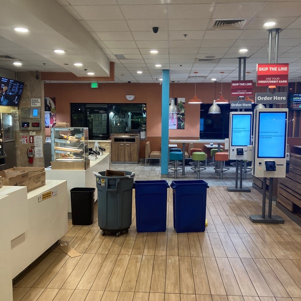 McDonald's - Fast Food Restaurant in Riverside