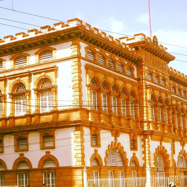 Alfândega da Receita Federal no Porto de Manaus - Government Building ...
