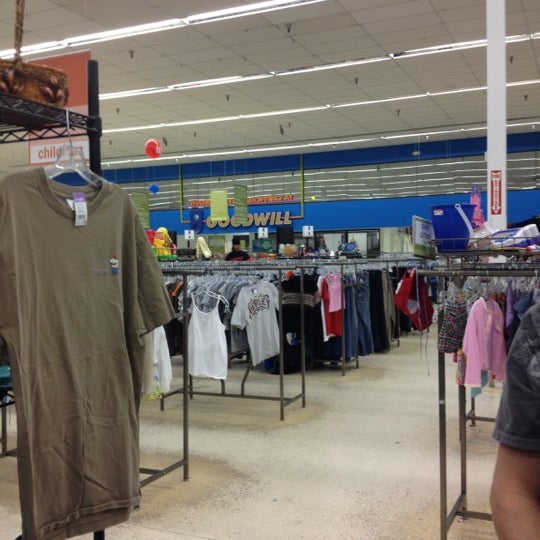 Goodwill - The Islands - 1500 W Warner Rd
