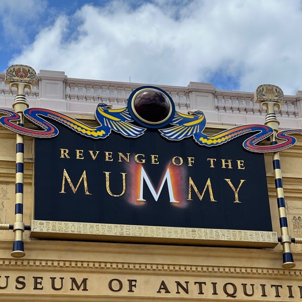 Revenge Of The Mummy Entrance