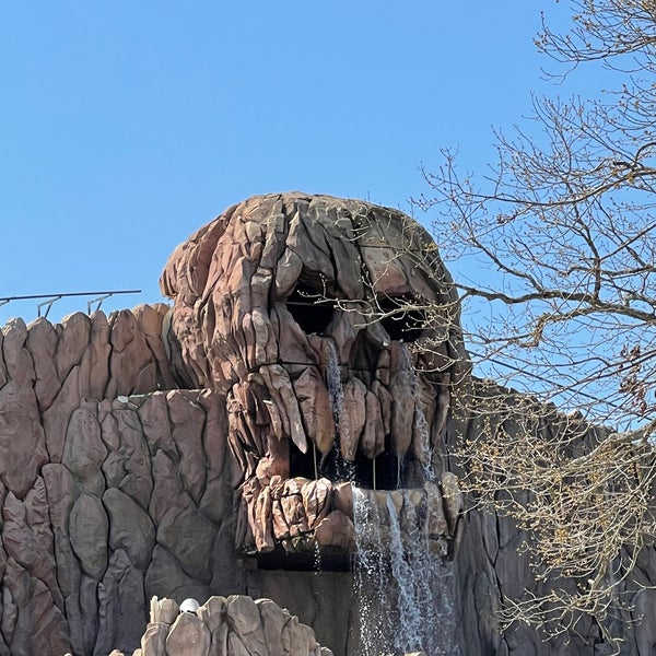Skull Mountain Six Flags