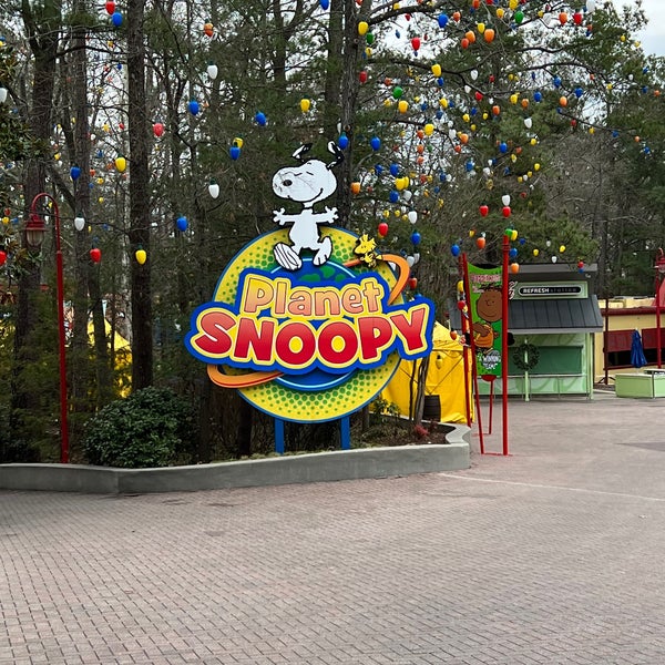 Planet Snoopy - 16000 Theme Park Way