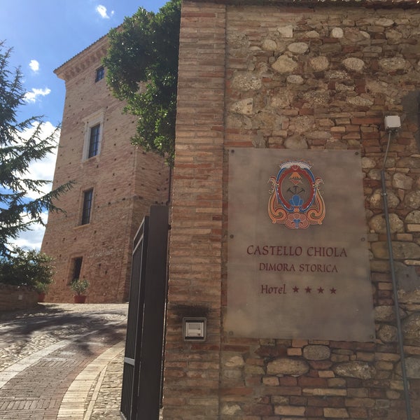 Castello Chiola Dimora Storica Hotel Loreto Aprutino - 6 tips from 138 ...