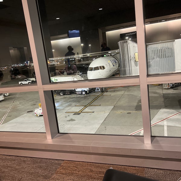 Gate G1 - Airport Gate in San Francisco
