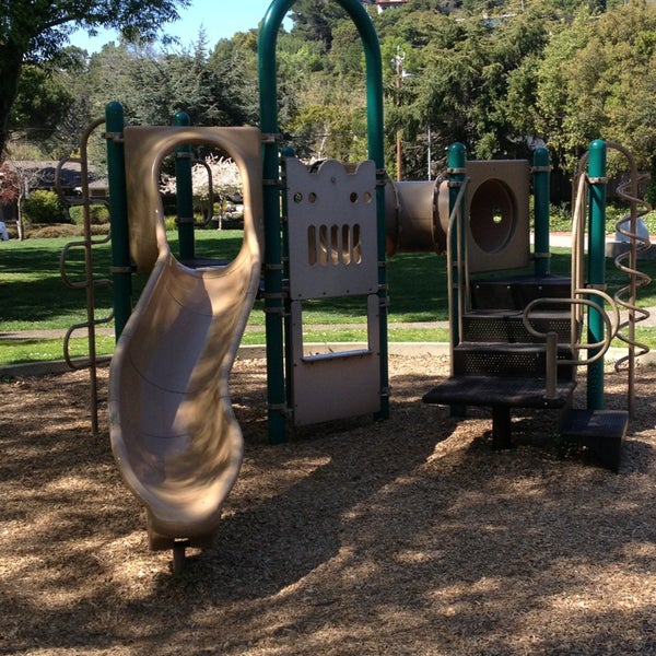 Greenbrae School Park - Parkside way