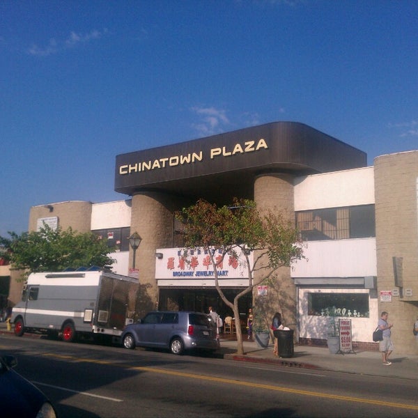Town Plaza - Plaza in Culver City