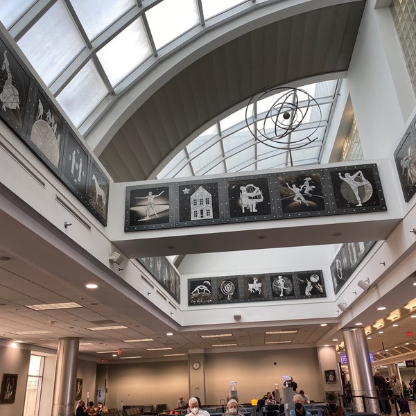 Gate E11 - Airport Gate