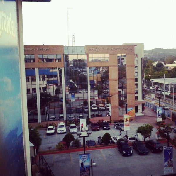 Edificio EBLE (Universidad Francisco Gavidia) - Ave. Francisco Gavidia