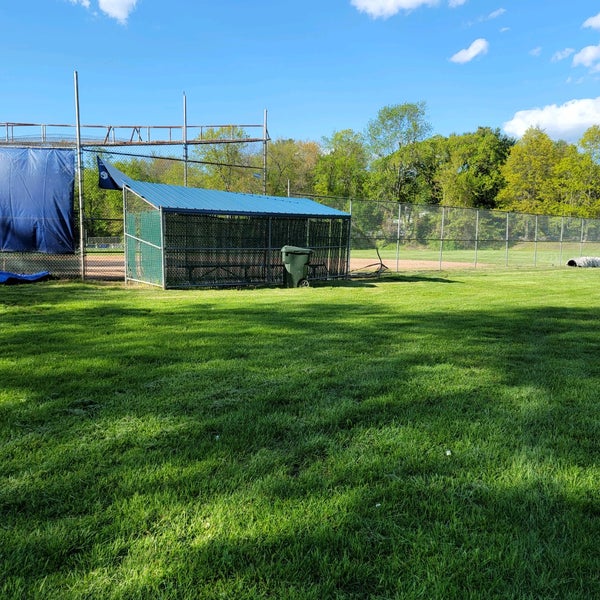 Fox Run Elementary School - Elementary School in West Norwalk