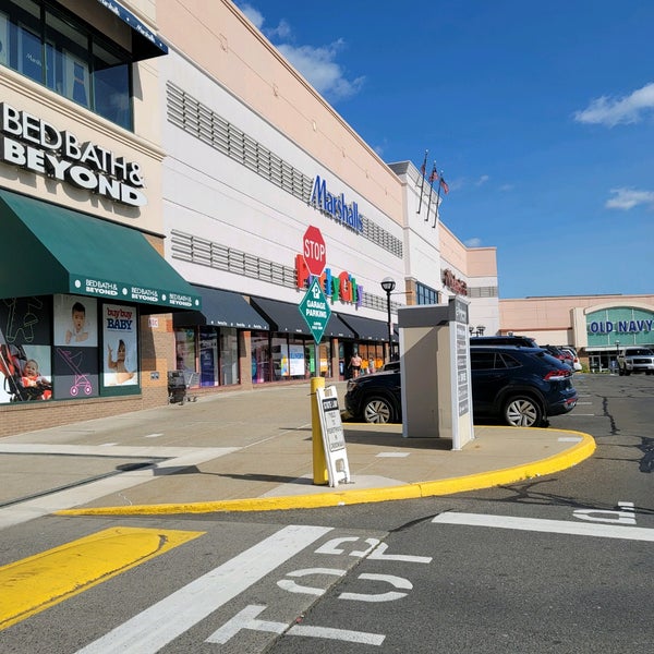 Ridgeway Shopping Center - Shopping Mall in Stamford