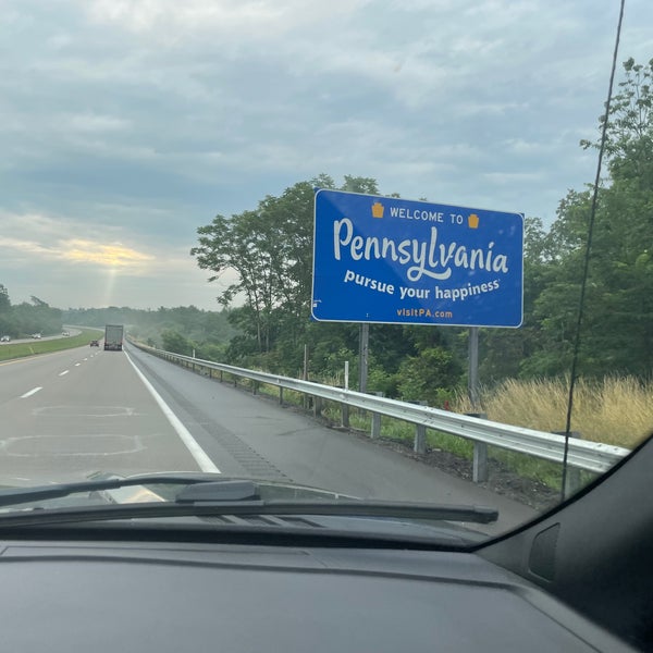 West Virginia/Pennsylvania State Line - Border Crossing