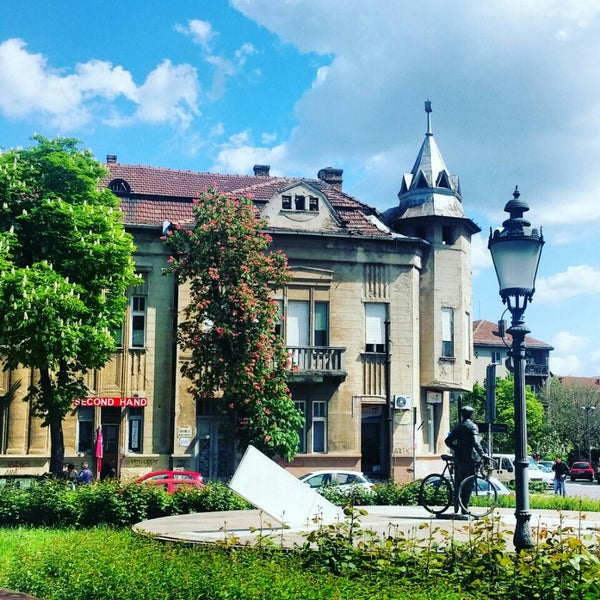Spomenik Ivanu Sariću - Maksima Gorkog