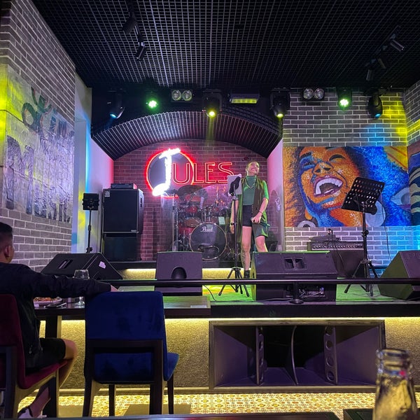 Photos at Jules Bar - القرهود - Le Méridien Dubai