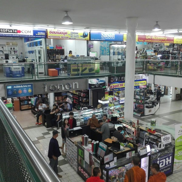 Computer Plaza (คอมพิวเตอร์ พลาซ่า) - ร้านขายสินค้าอิเล็กทรอนิกส์ ใน Mueang Chiang Mai