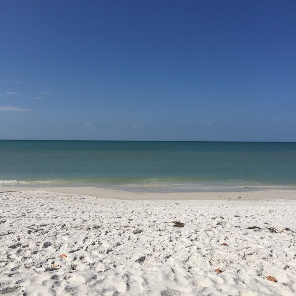 White Sands Beach Resort - Resort in Holmes Beach