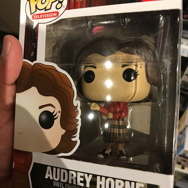 Hot Topic - Clothing Store in Northwest Side