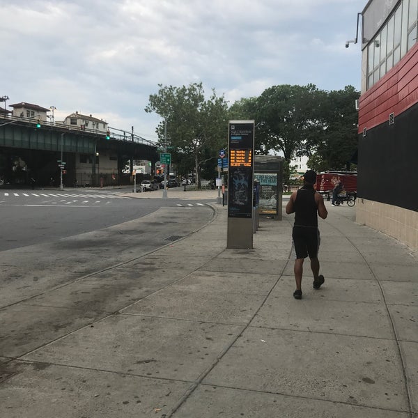 MTA MaBSTOA Bus at Westchester Ave (White Plains Rd / Grant Circle ...