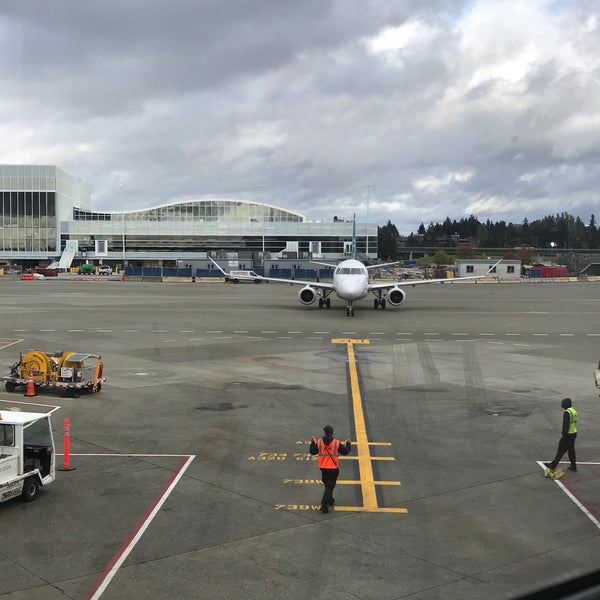 Gate C17 - Airport Gate in SeaTac