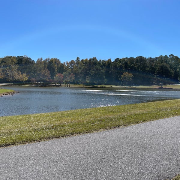 Huddleston Pond - 2 tips from 70 visitors