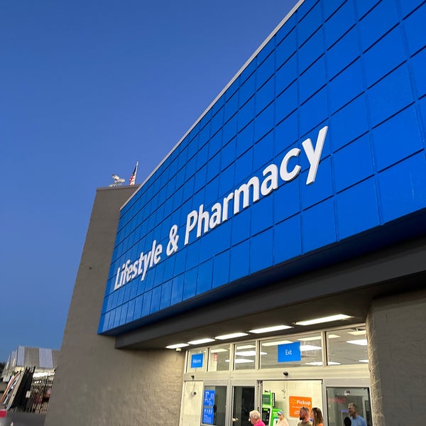 Walmart Supercenter - 15 tips from 1068 visitors