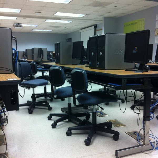 Hiner Hall - College Academic Building in Farmville